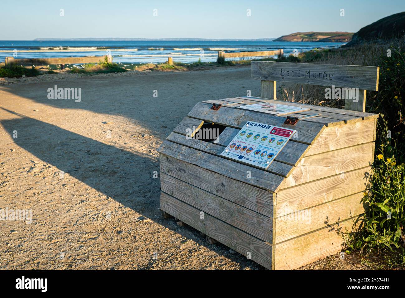 A tide bin to collect marine waste collected by citizens on the beaches ...