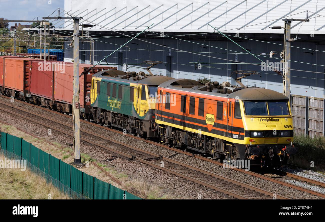 Freightliner operated class 90 locomotives passing DIRFT, Crick ...