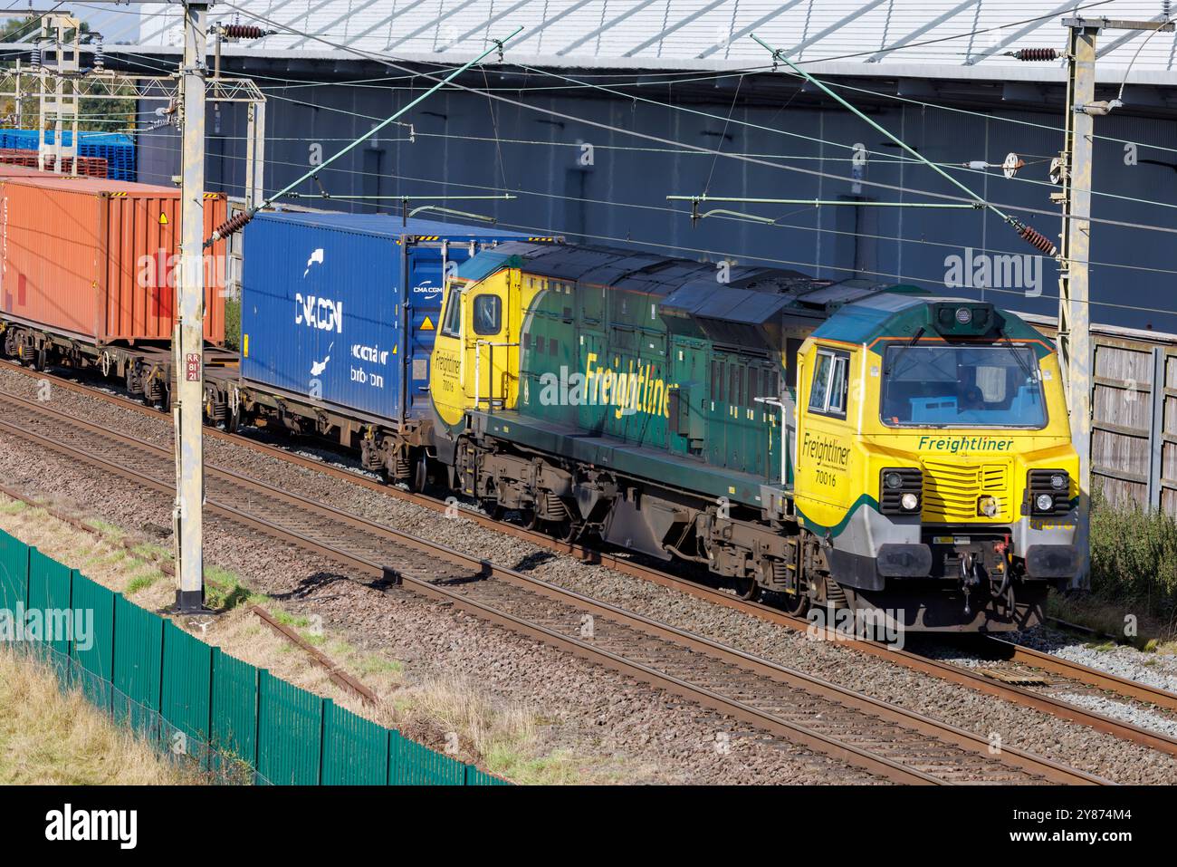 Freightliner Class 70 loco passing DIRFT, Crick, Northants Stock Photo ...