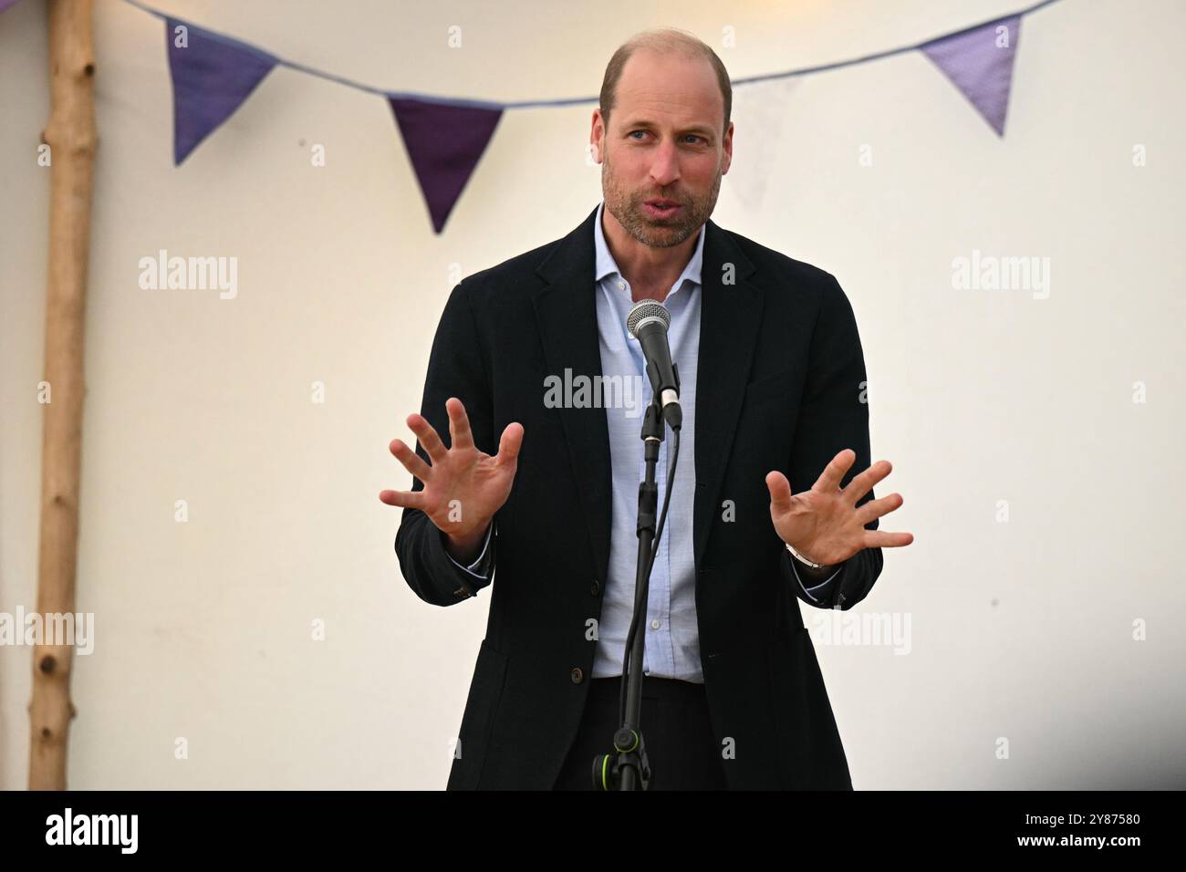 Speech in swimming pool hi-res stock photography and images - Alamy