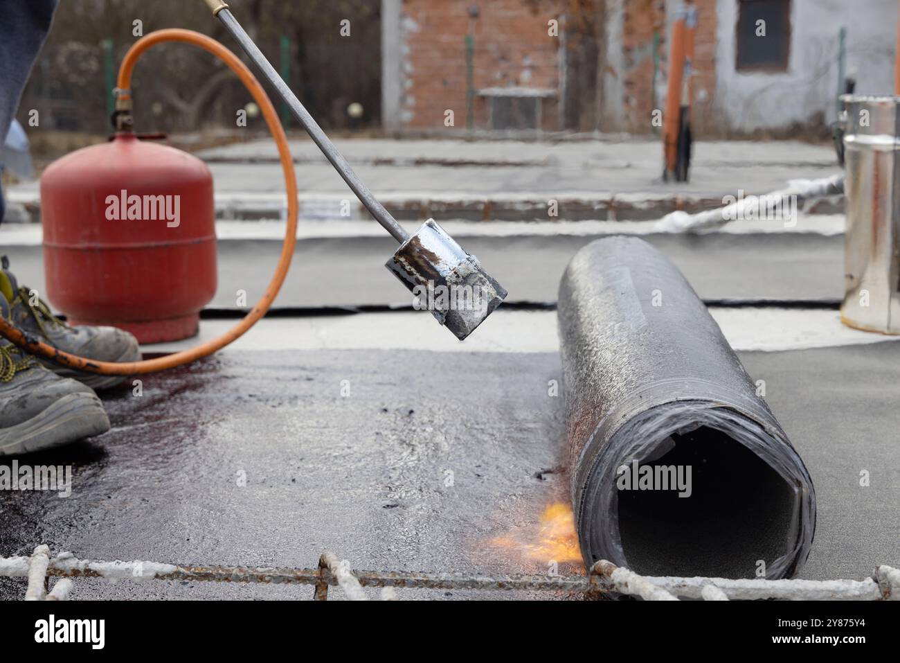 Construction workers installing concrete slab hi-res stock photography ...