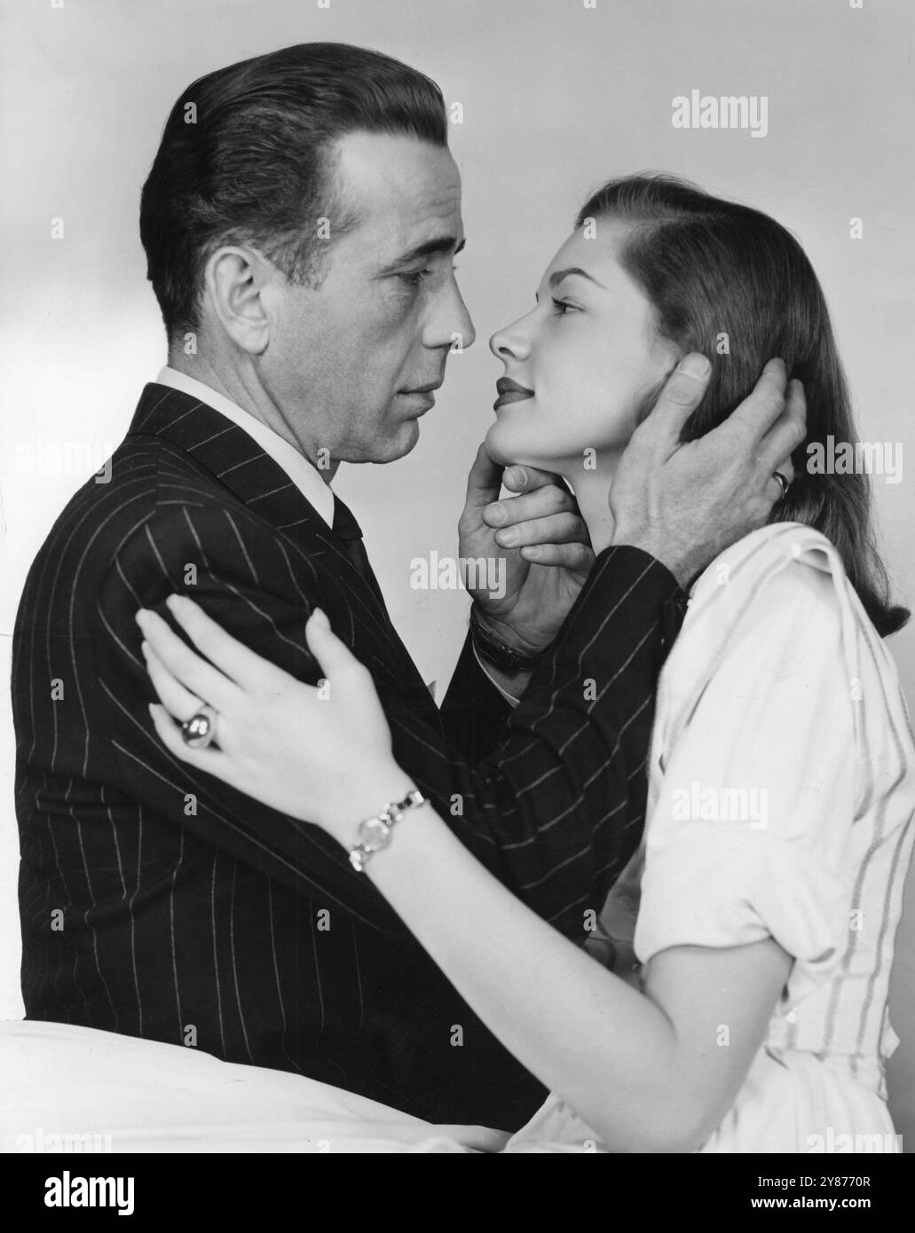 HUMPHREY BOGART and LAUREN BACALL in THE BIG SLEEP 1946 Director HOWARD ...
