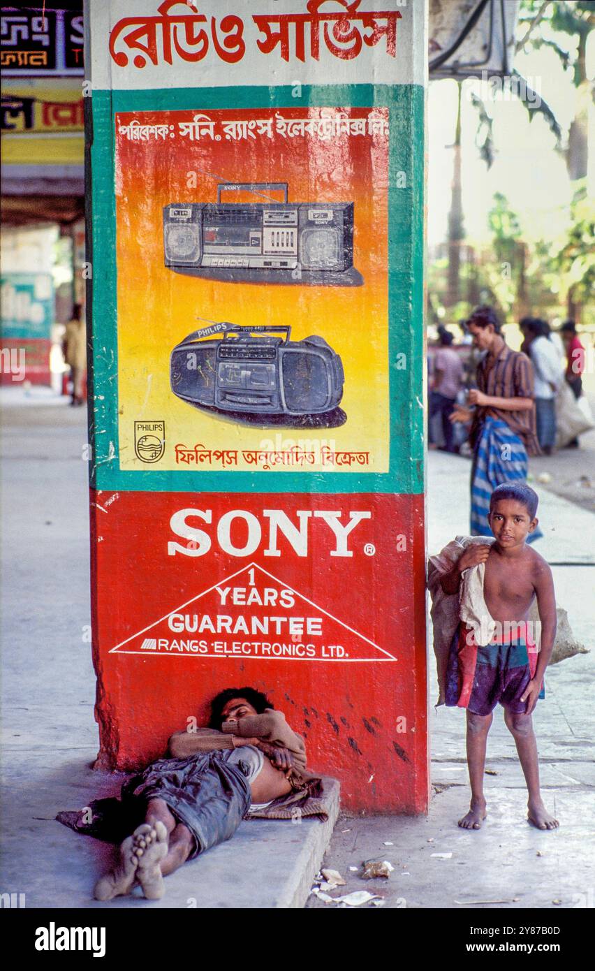 Bangladesh, Dhaka, homeless man and boy on the street Stock Photo - Alamy