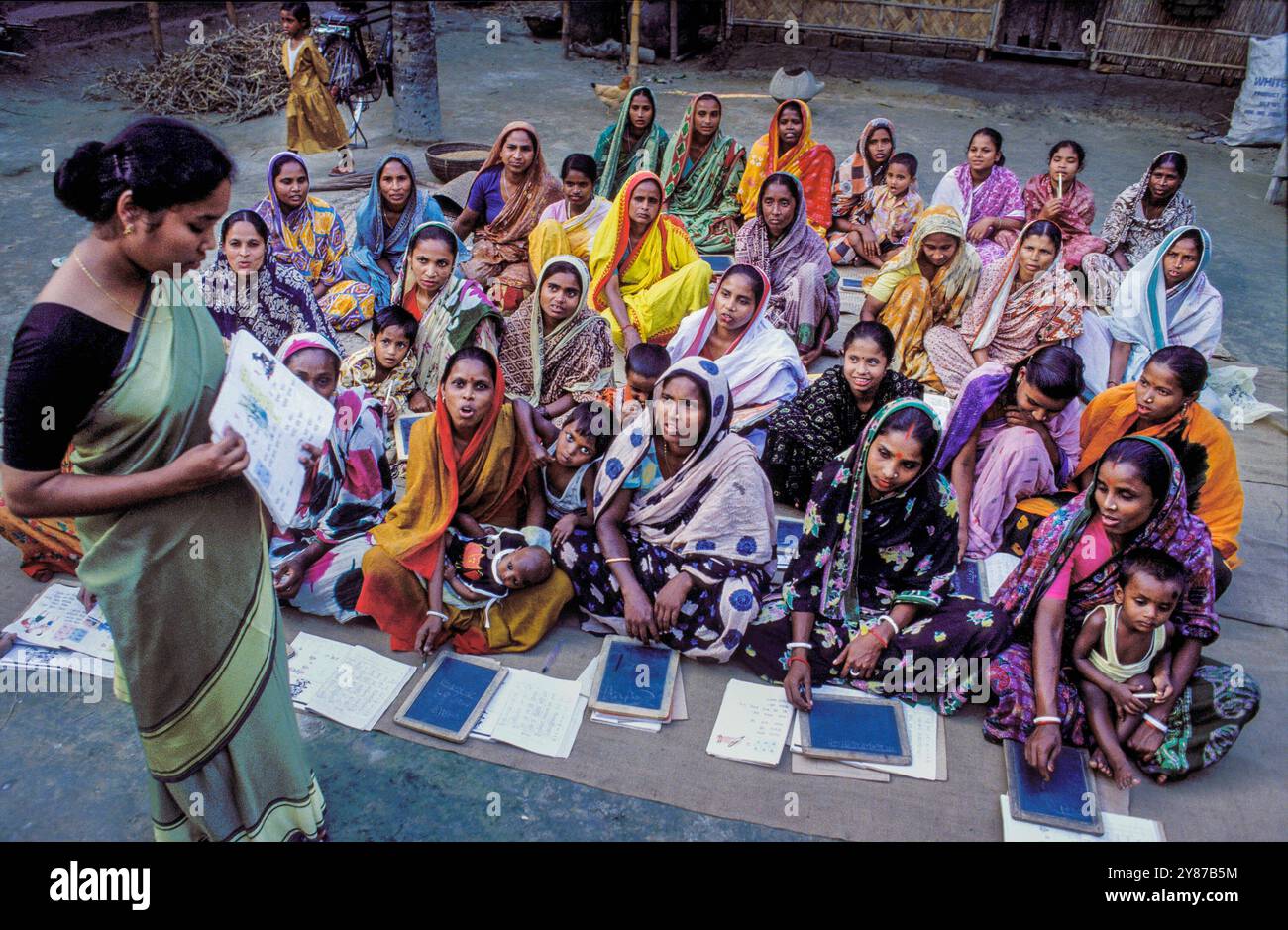 Education women bangladesh hi-res stock photography and images - Alamy