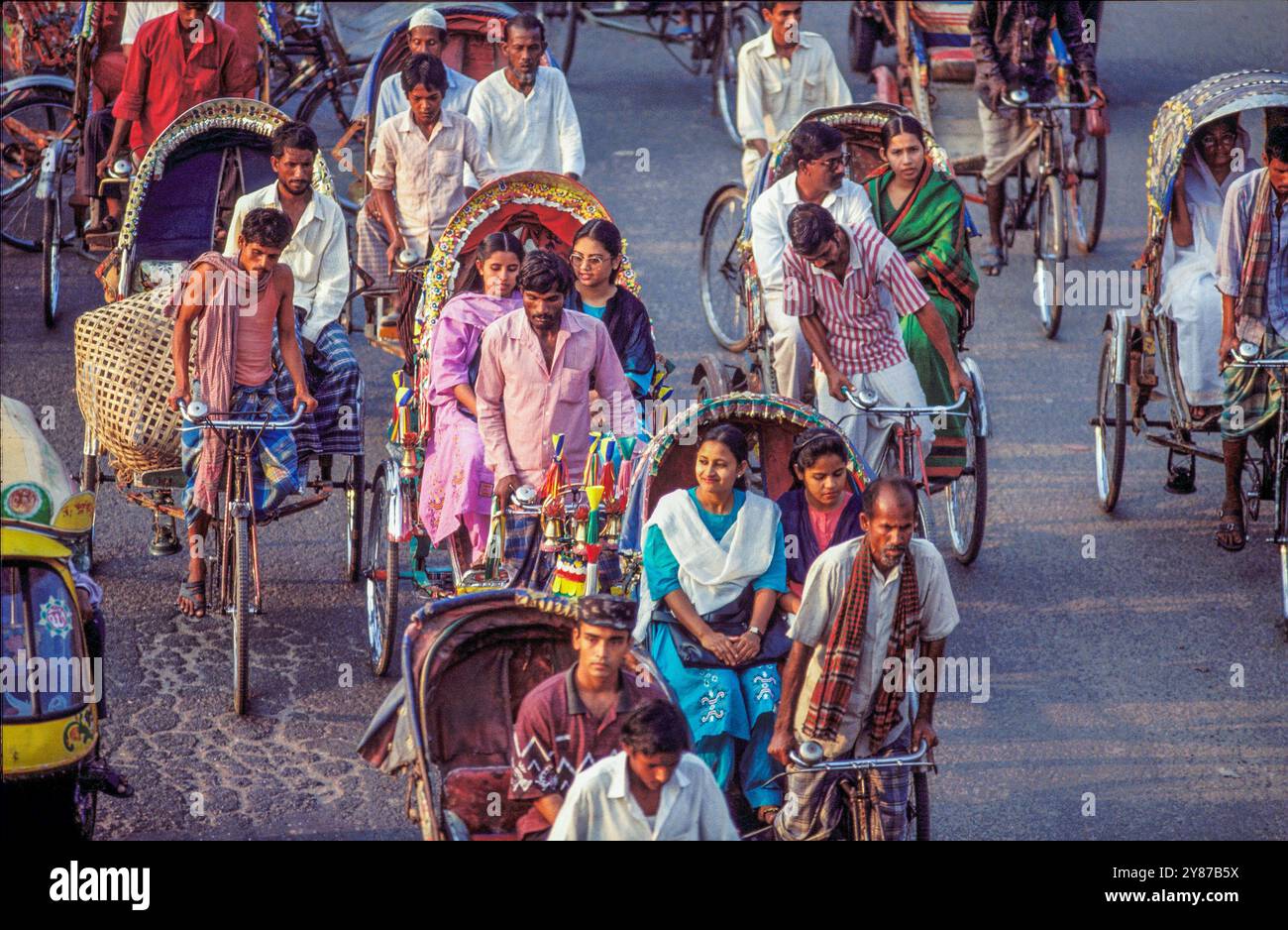 Bangladesh, Dhaka, crowded street with rickshaws Stock Photo - Alamy