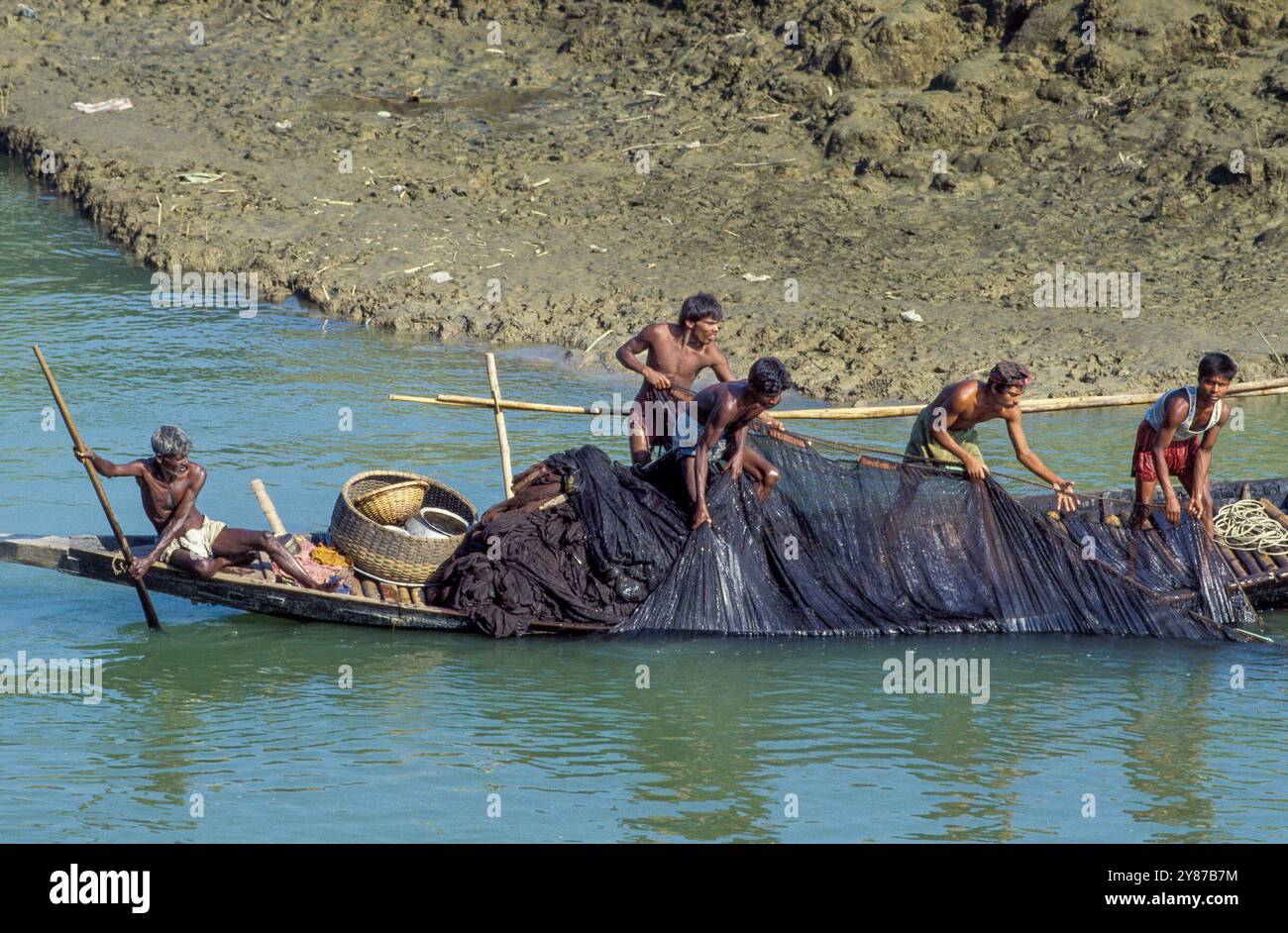 Fish farming in bangladesh hi-res stock photography and images - Alamy