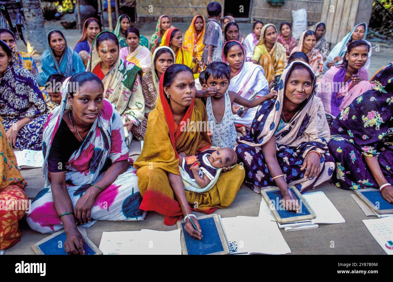 Education women bangladesh hi-res stock photography and images - Alamy
