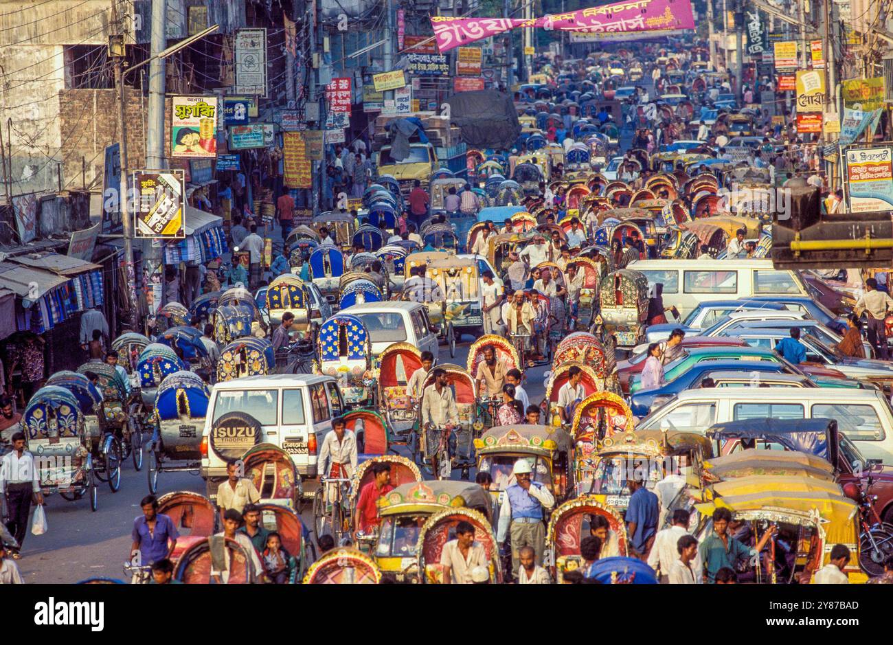 Bangladesh, Dhaka, crowded street with rickshaws Stock Photo - Alamy