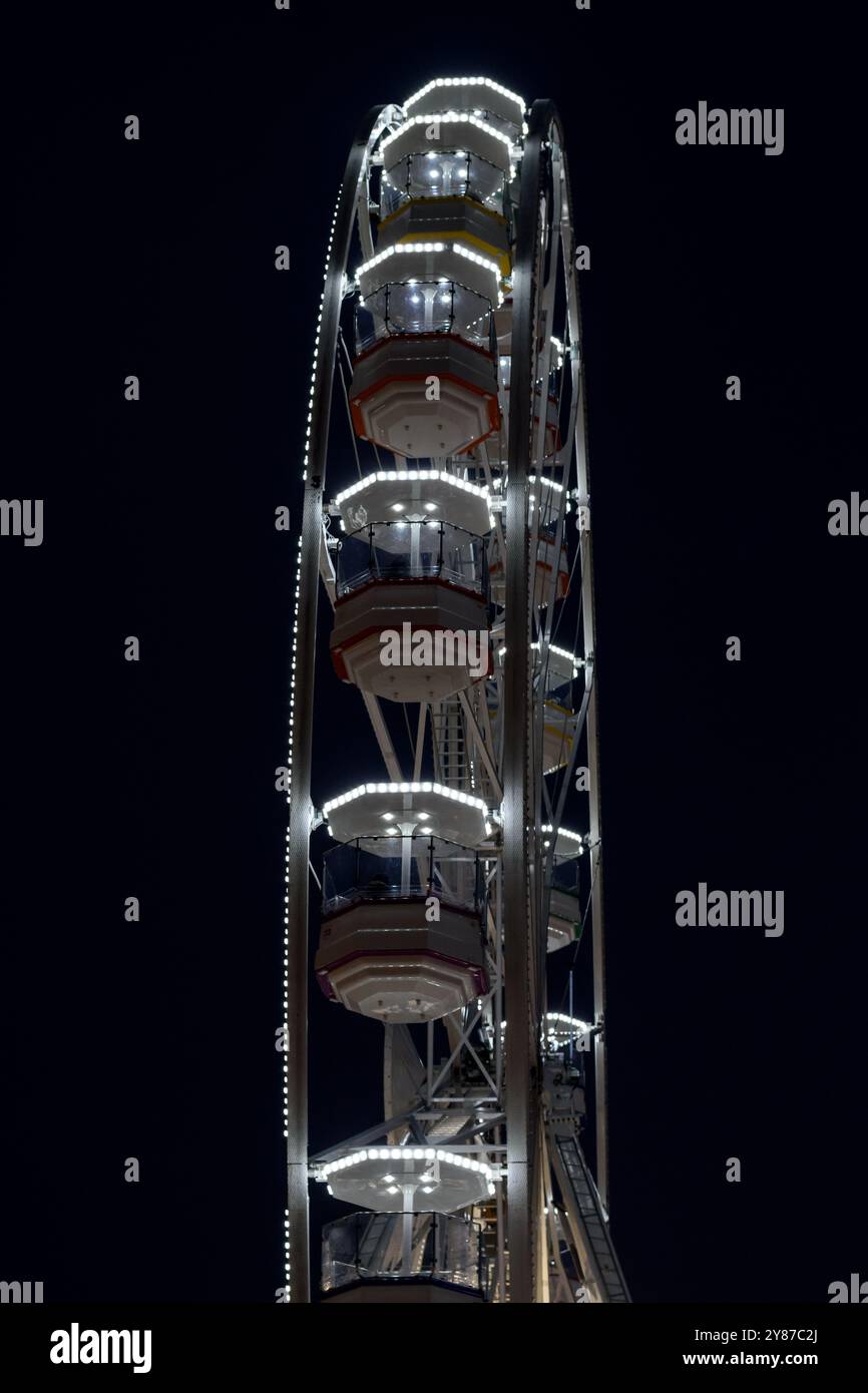 Vintage style Ferris wheel with illuminated gondolas. Night Stock Photo ...