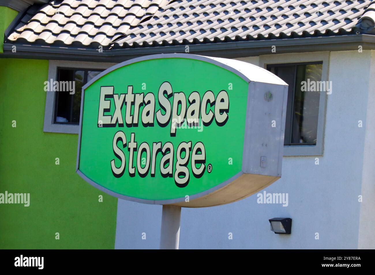 Rent storage logo hi-res stock photography and images - Alamy