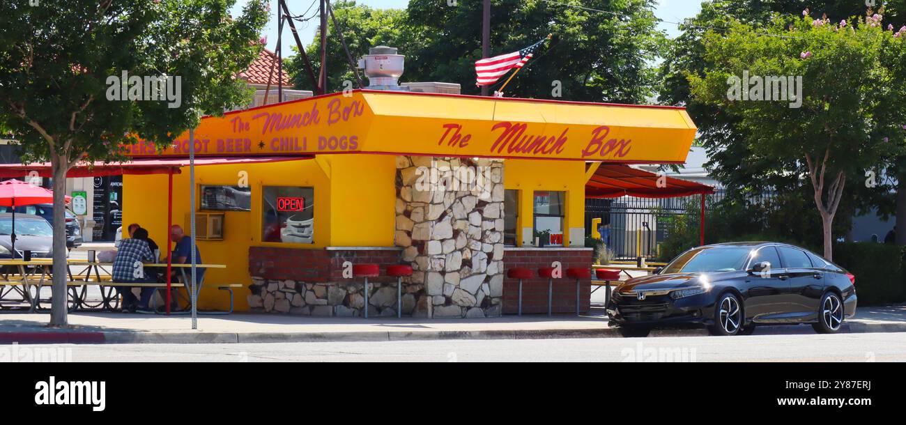 The Munch Box, Chatsworth's historic hamburger stand built in 1956 ...
