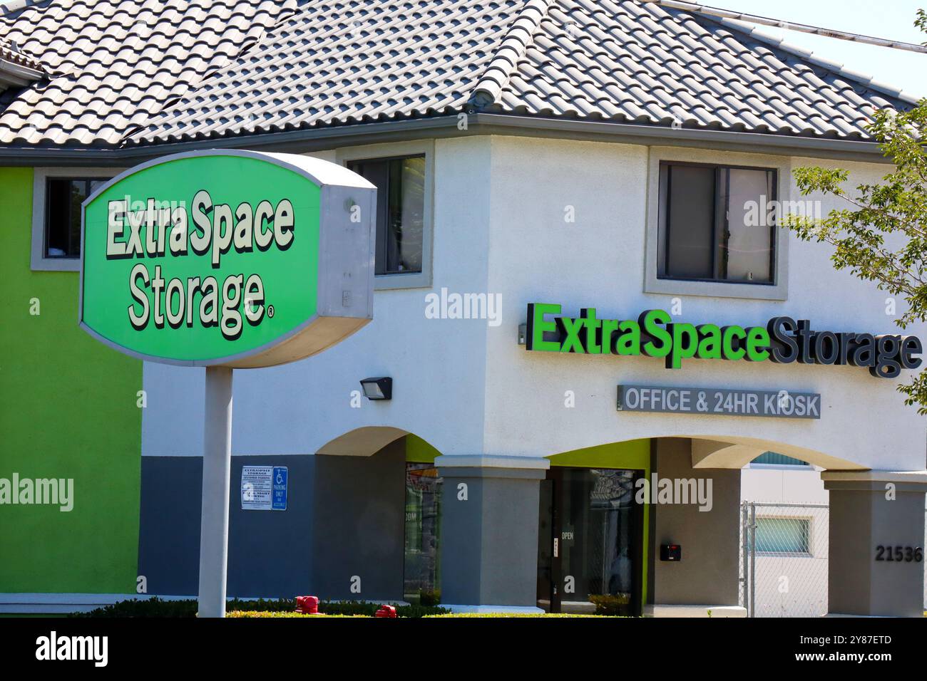 Extra space logo hi-res stock photography and images - Alamy