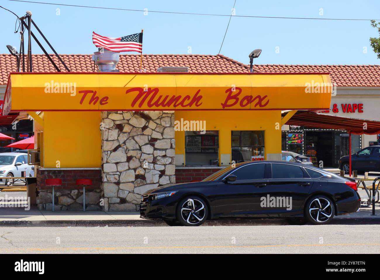 The Munch Box, Chatsworth's historic hamburger stand built in 1956 ...