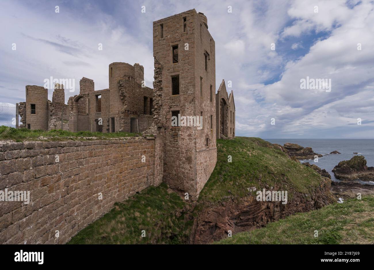 Ruin of new Slains castle near Aberdeen Stock Photo - Alamy