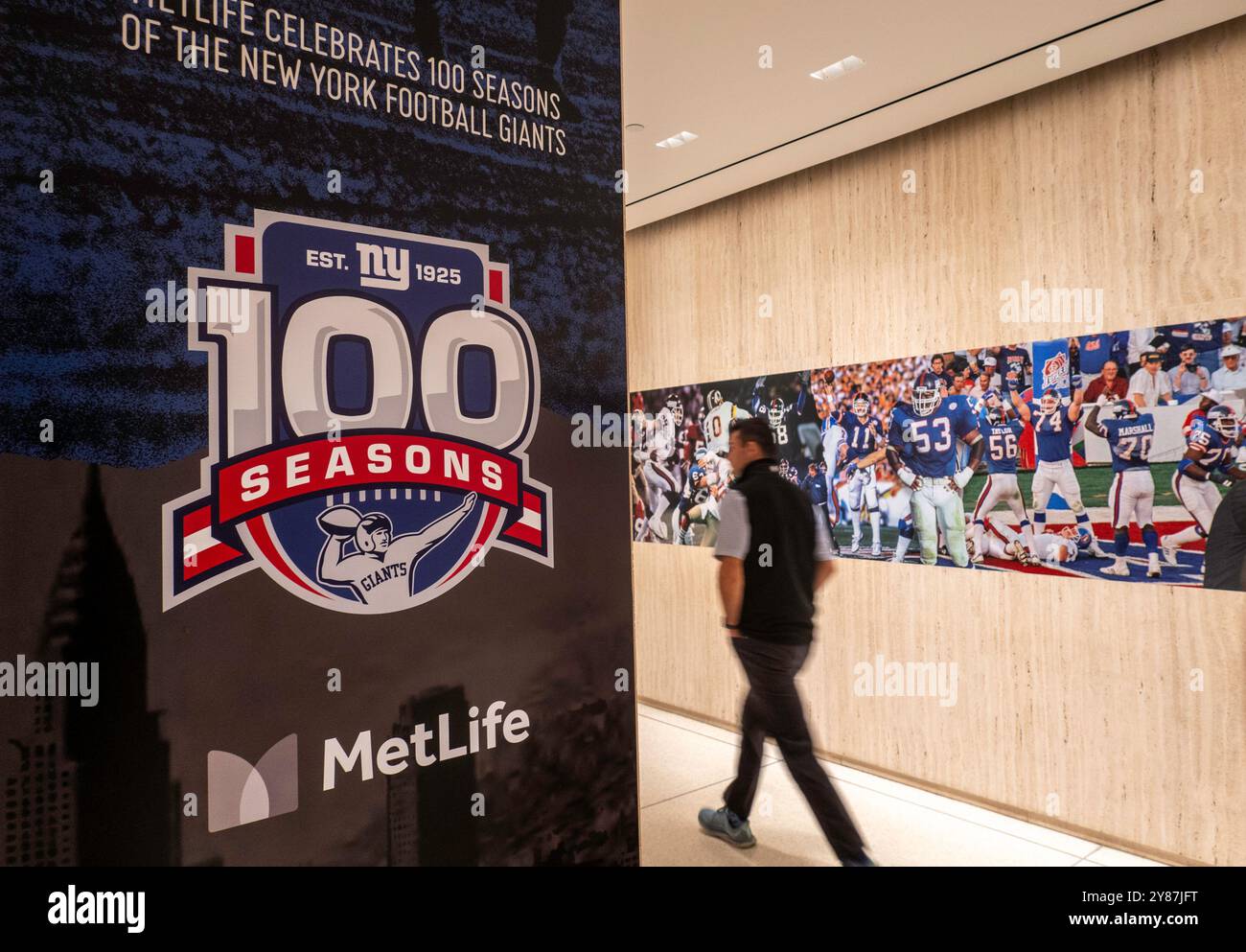 Nfl 100 logo hi-res stock photography and images - Alamy