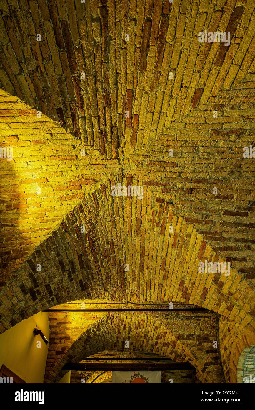 Cross vault in historic hi-res stock photography and images - Alamy