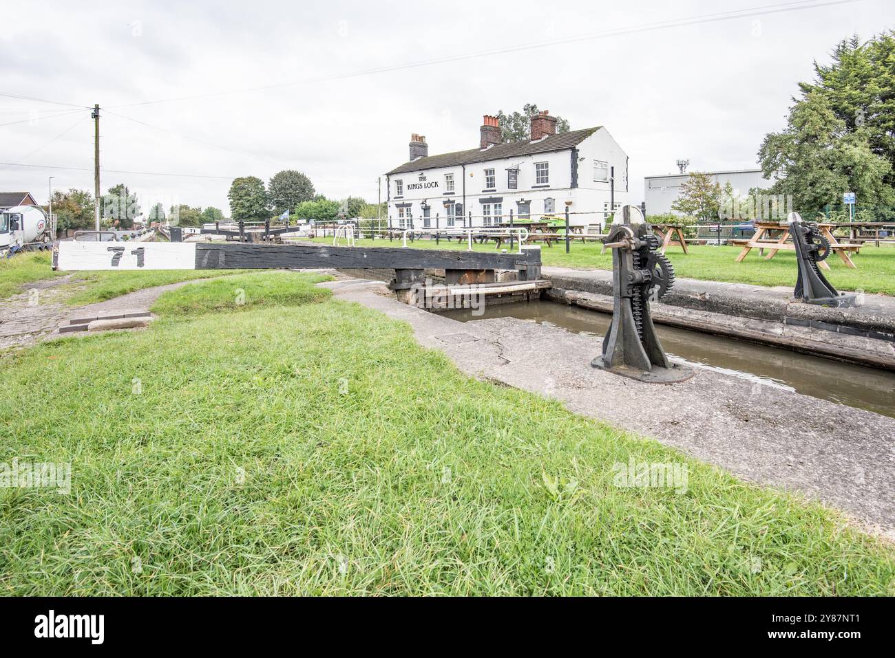 Kings Lock Middlewich,Lockgate 71, Trent and Mersey canal, Cheshire is ...