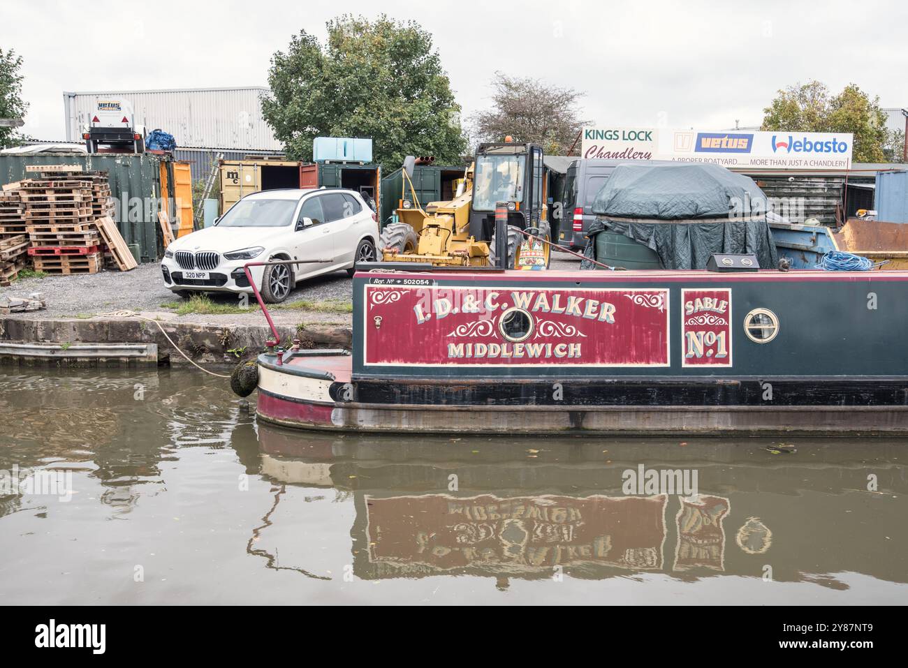 I D and C Walker Middlewich narrowboat moored alongside the Kings Lock ...
