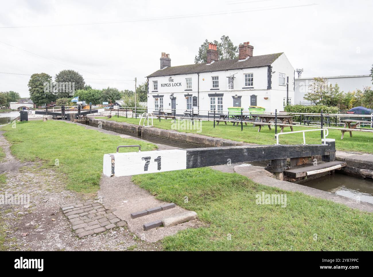 Kings Lock Middlewich,Lockgate 71, Trent and Mersey canal, Cheshire is ...