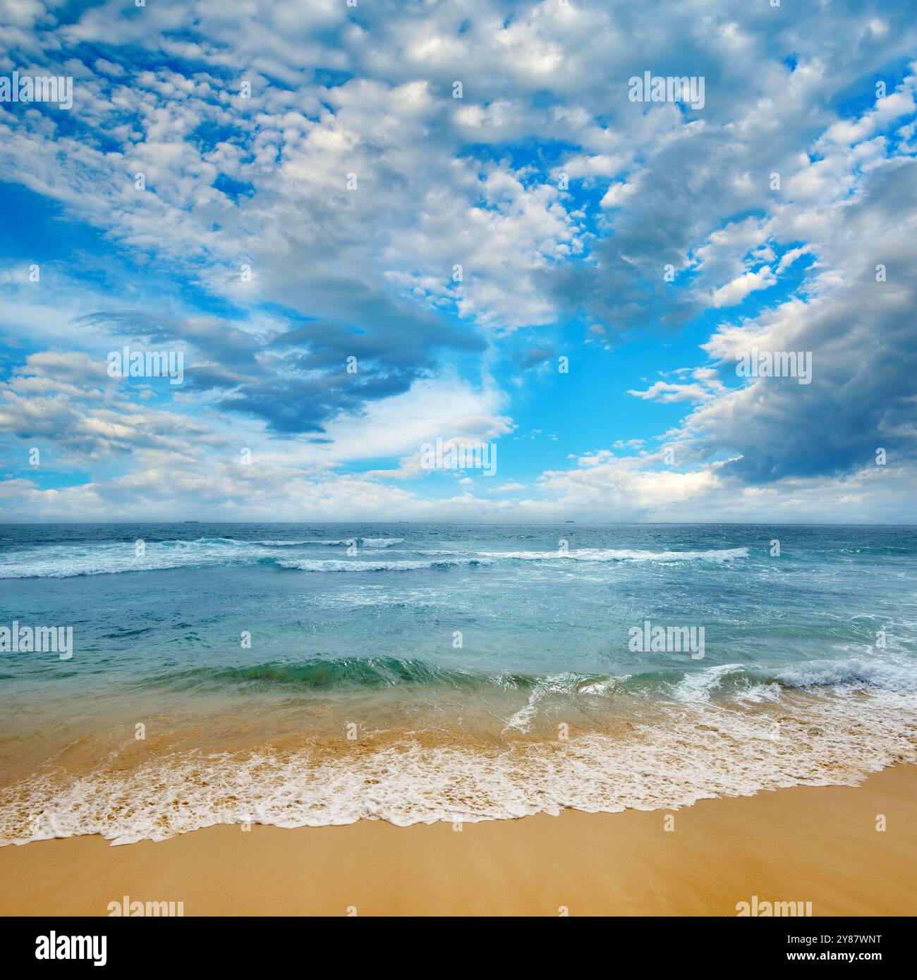 Bright ocean landscape. Sea waves and beautiful sky with white clouds ...