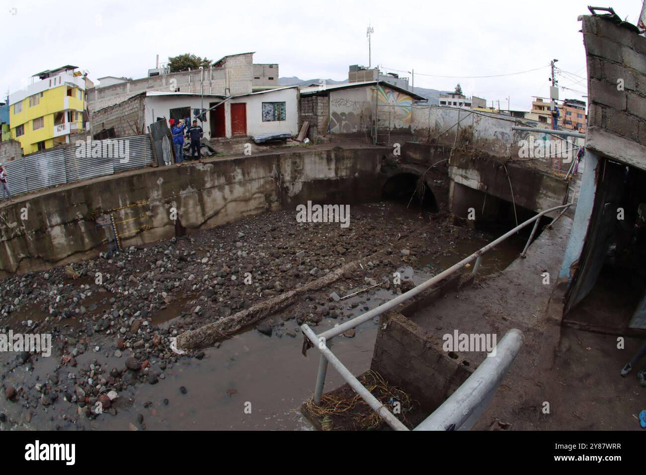 CLEANING UP FLOODS SOUTH QUITO Quito, Thursday, October 3, 2024 ...