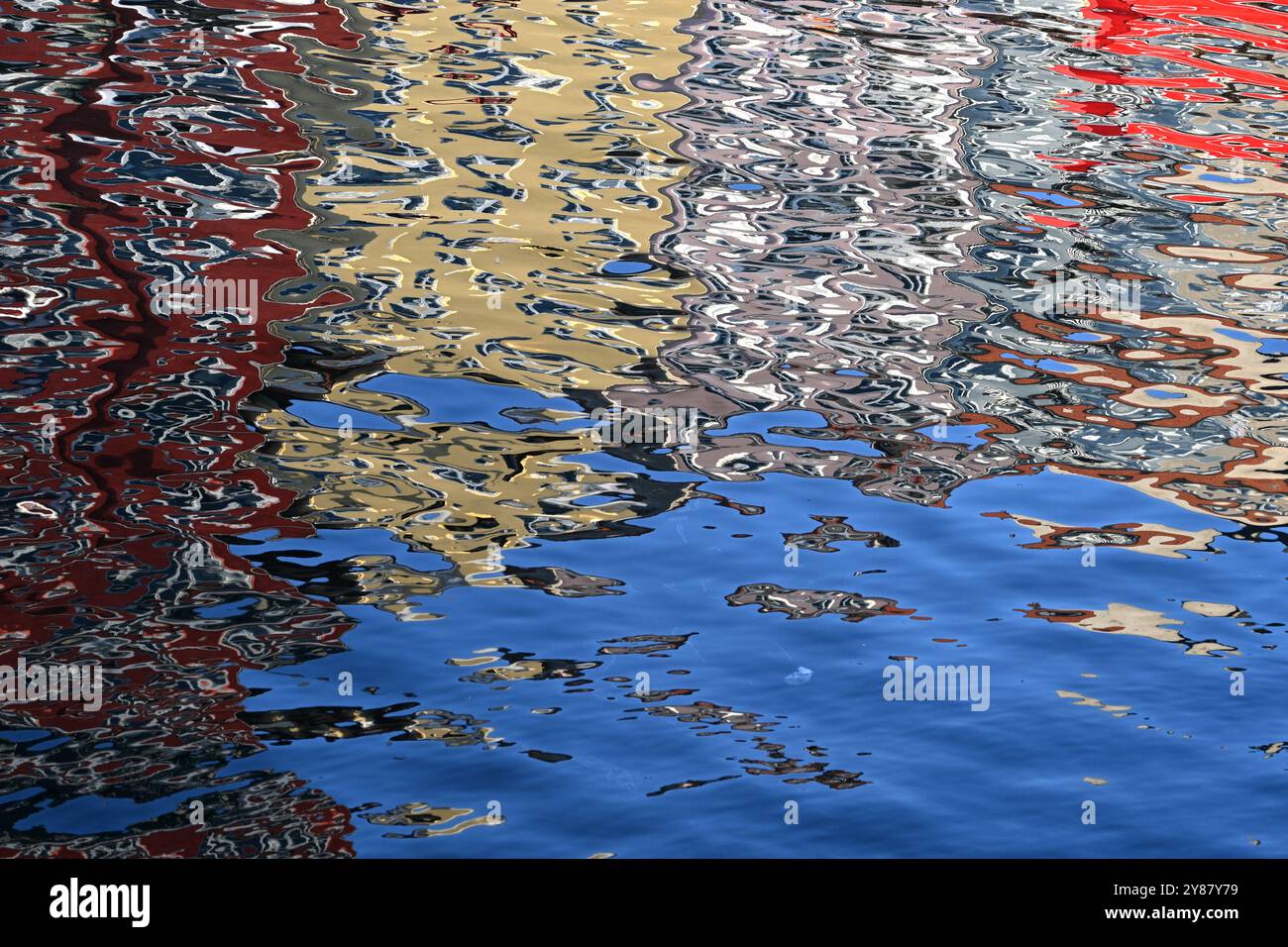 Color reflection on the water surface, abstract background Stock Photo ...