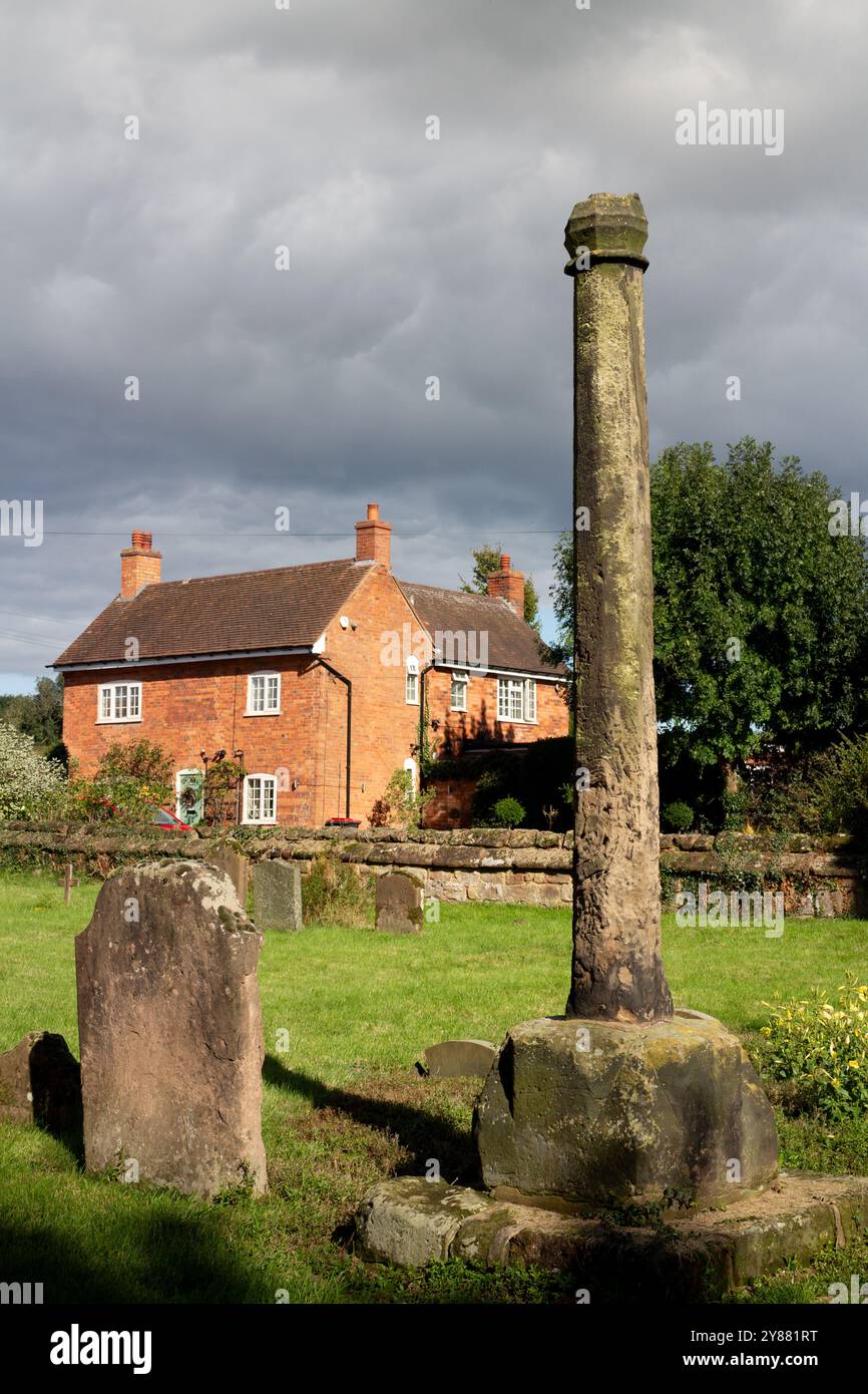 Old cross in St. Michael and All Angels churchyard, Maxstoke ...