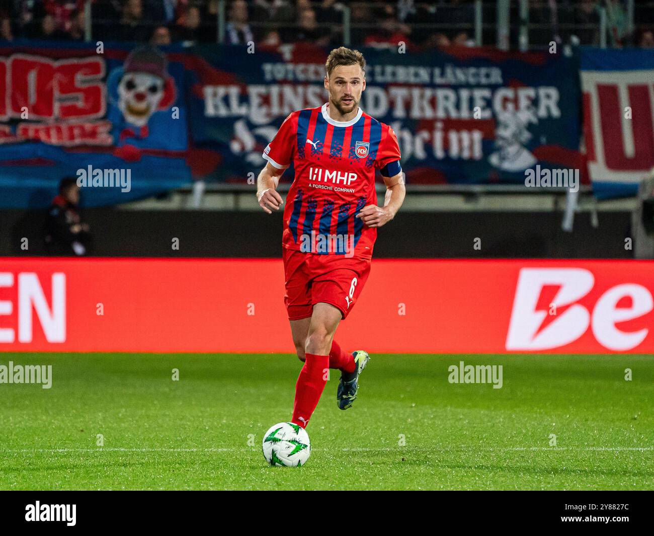 Patrick Mainka (FC Heidenheim, #06) am Ball, GER, 1. FC Heidenheim vs ...