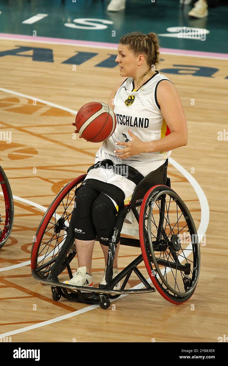 Amanda FANARIOTIS of Germany vs USA in the Wheelchair Basketball ...