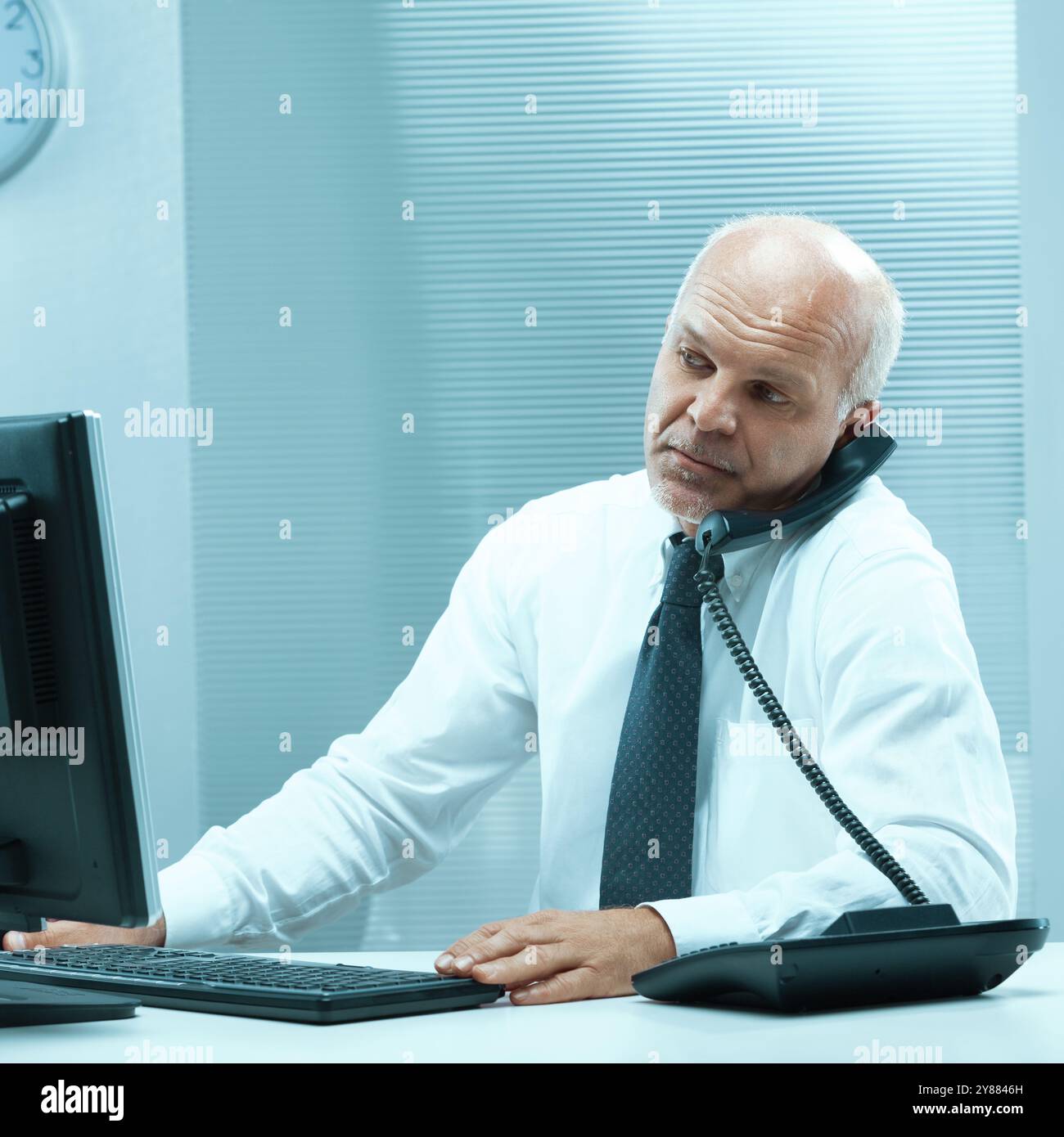 Stress office desk multitasking hi-res stock photography and images - Alamy