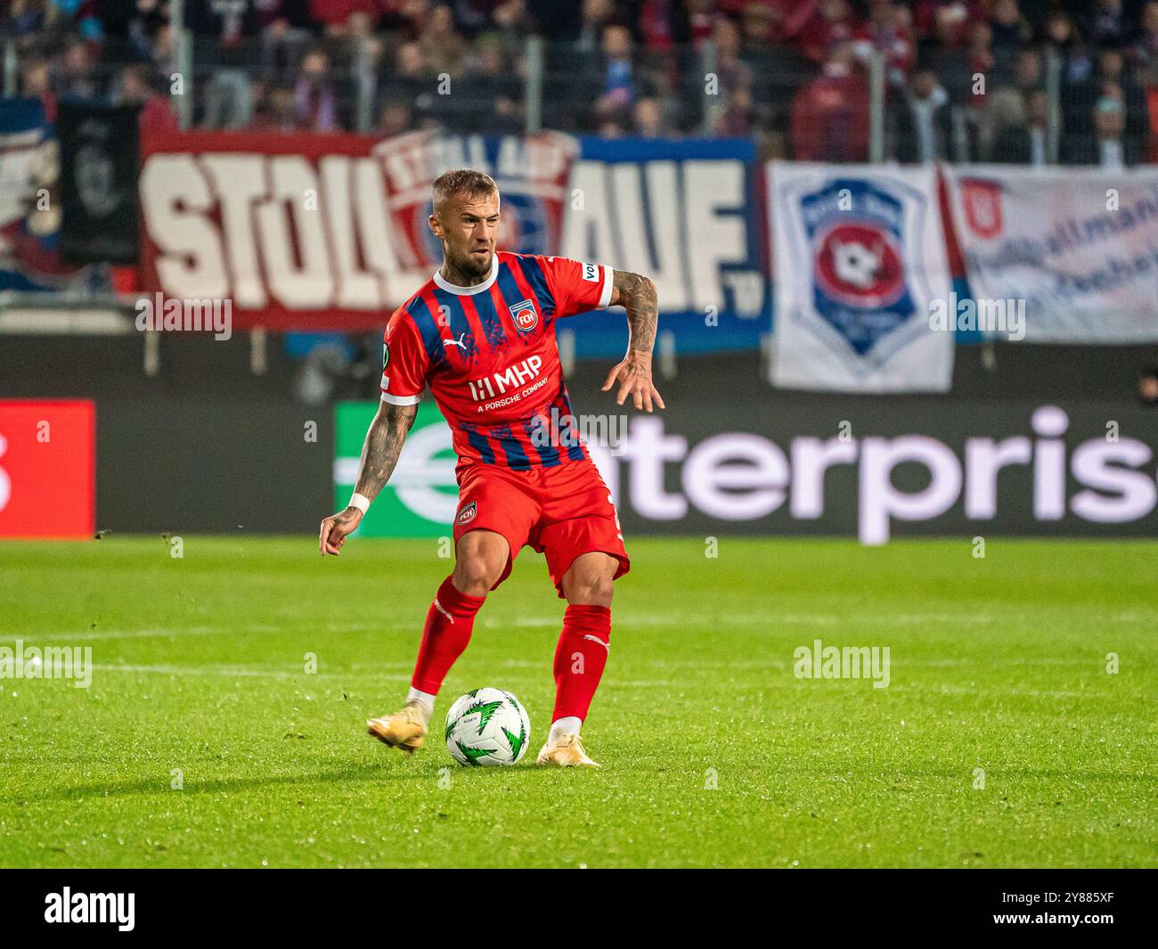 Niklas Dorsch (FC Heidenheim, #39) am Ball, GER, 1. FC Heidenheim vs ...