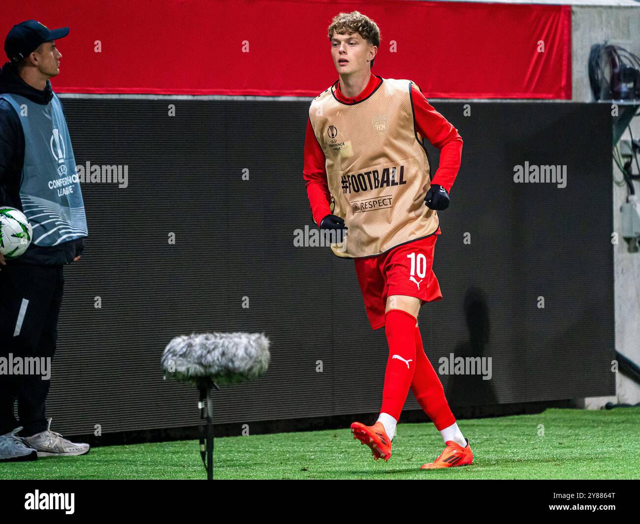 Paul Wanner (FC Heidenheim, #10) waermt sich auf, GER, 1. FC Heidenheim ...