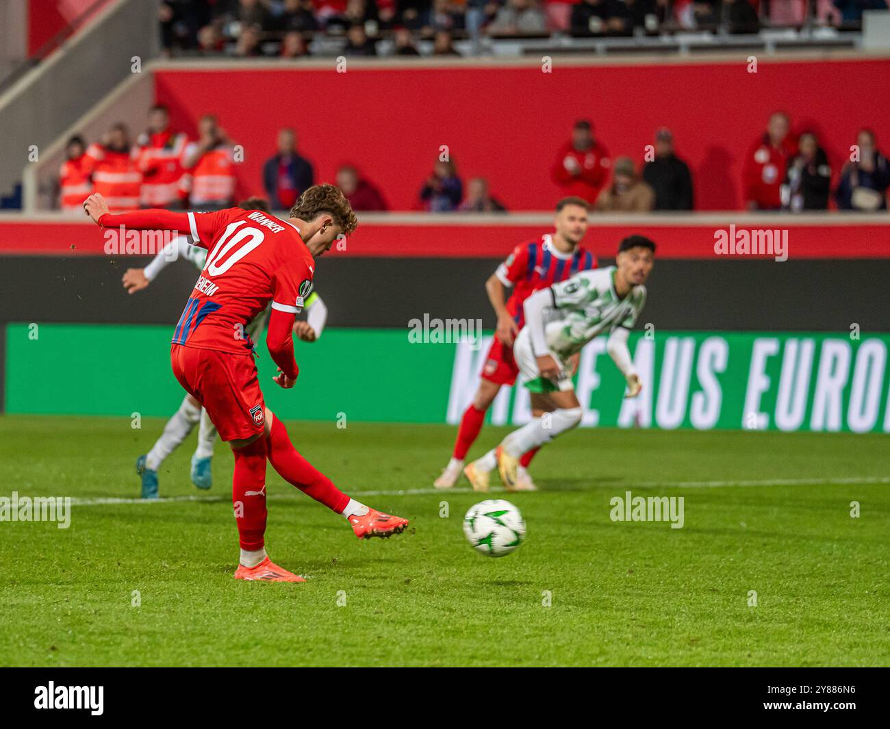 Paul Wanner (FC Heidenheim, #10) beim Elfmeter, GER, 1. FC Heidenheim ...