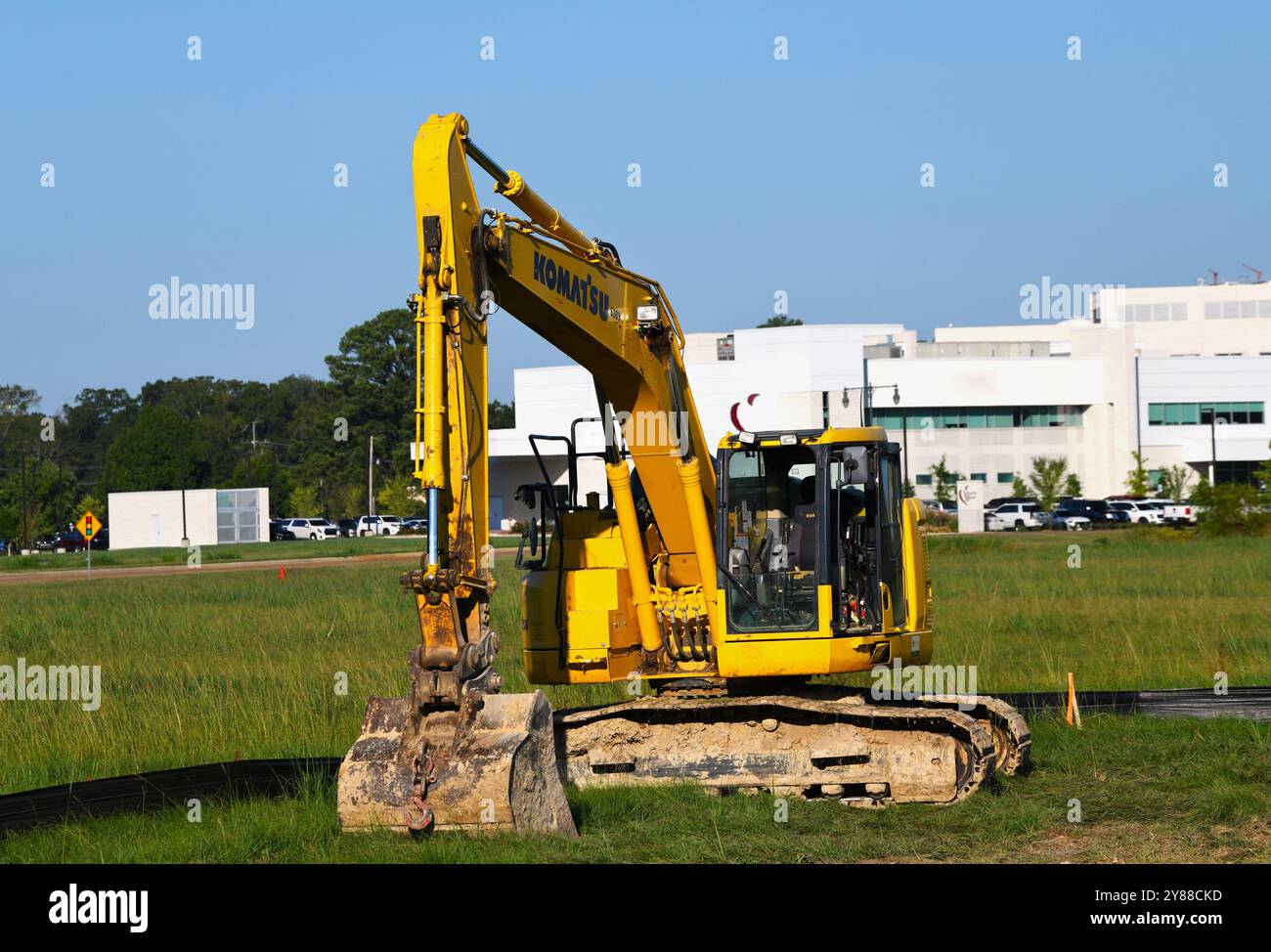 Excavator bucket digging moving hi-res stock photography and images - Alamy