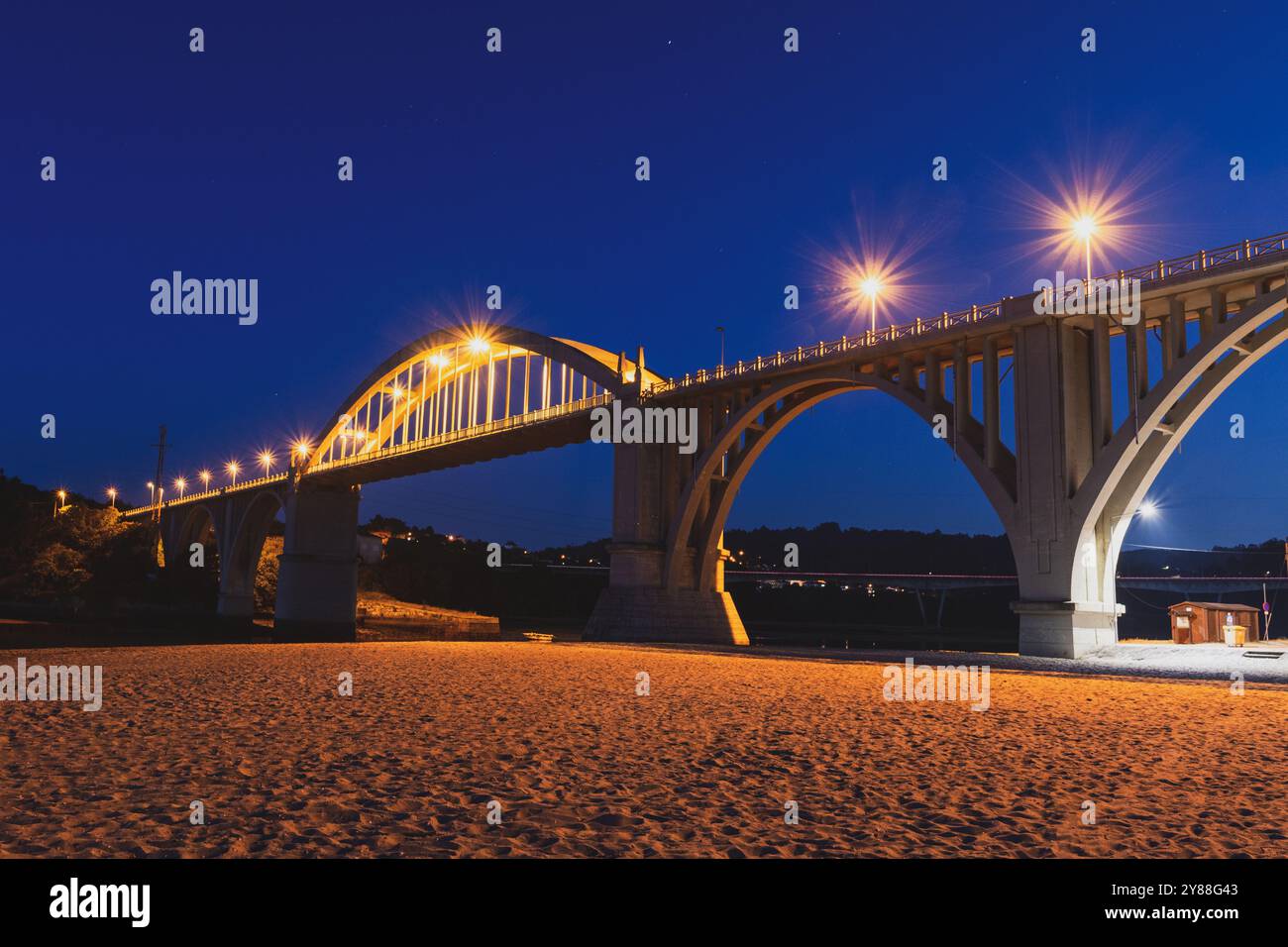 Puente del Pedrido, Galicia de noche Stock Photo - Alamy