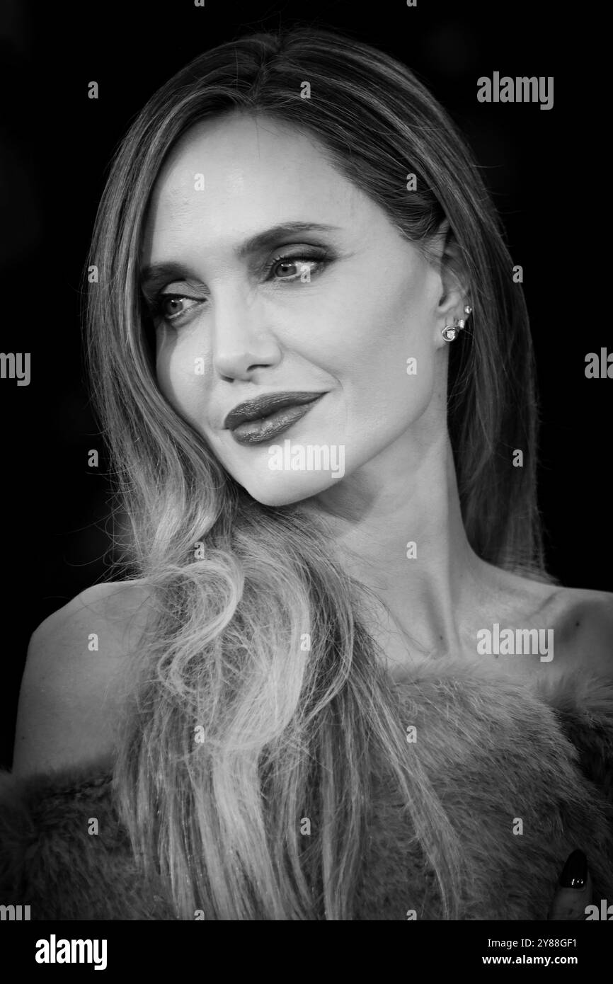 Actress director angelina jolie actor hi-res stock photography and ...