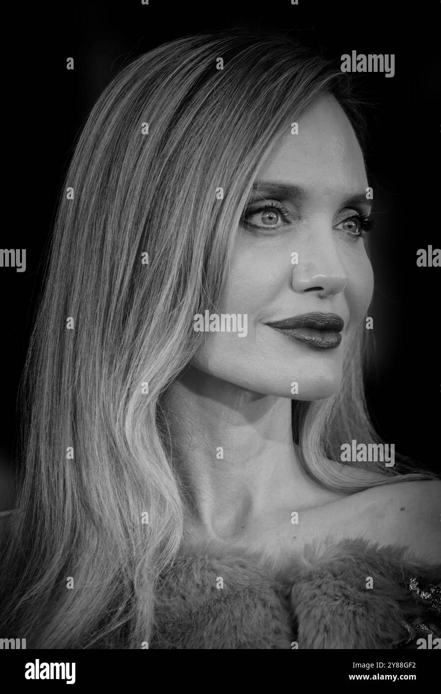 Angélina jolie Black and White Stock Photos & Images - Alamy