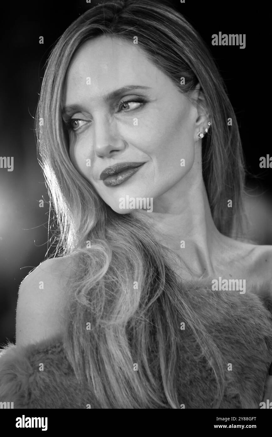 Actress director angelina jolie actor hi-res stock photography and ...