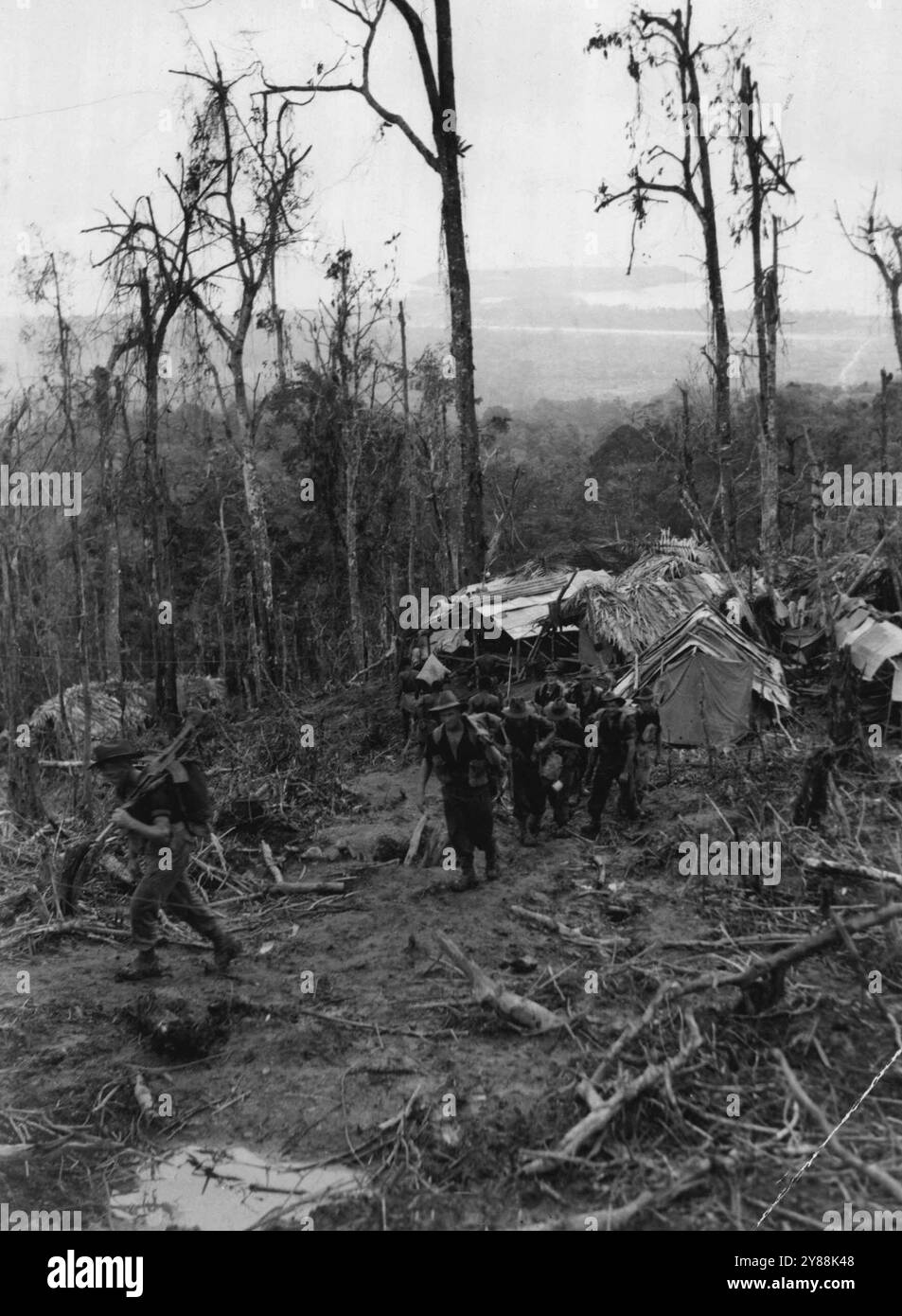 Australian infantrymen of sixth division moving forward in the ranges ...
