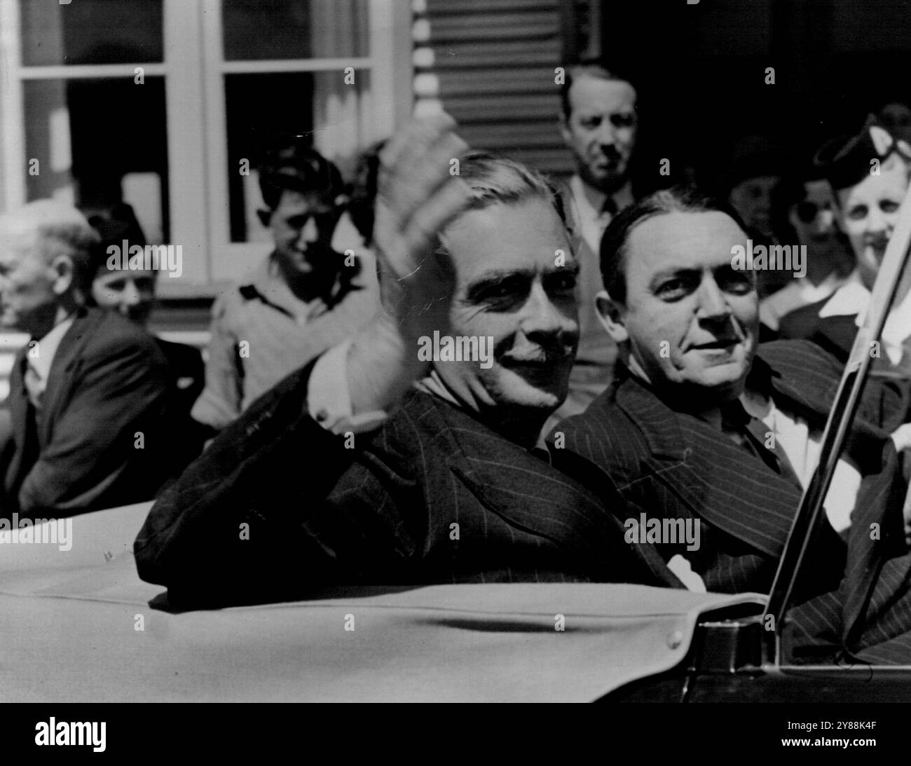 Sunshine Greets Mr. Anthony Eden. Mr. Anthony Eden leaving Essendon ...