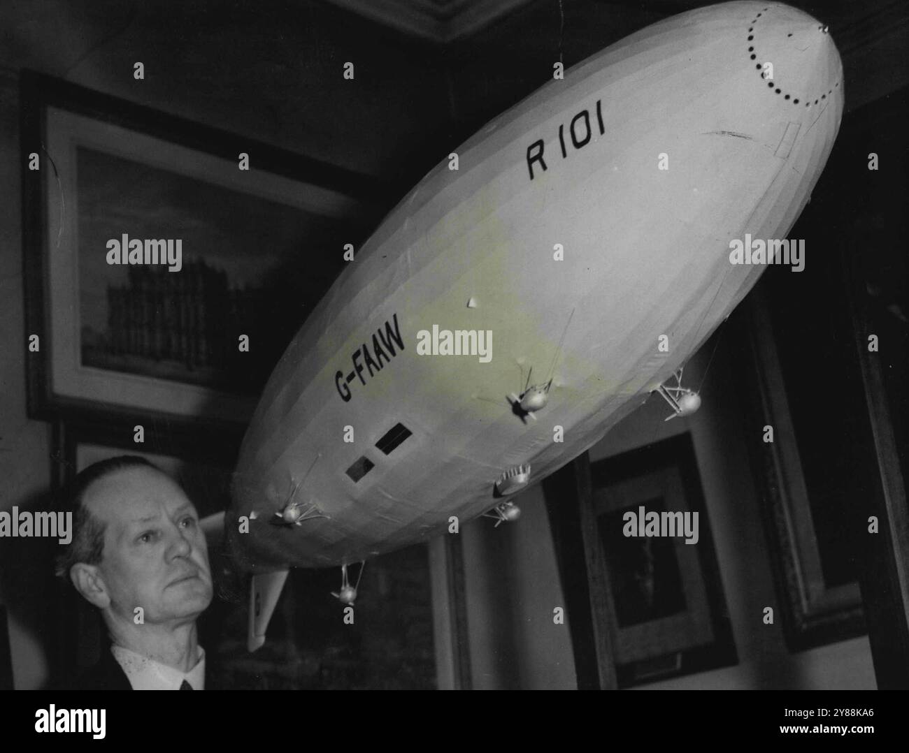 R101 hi-res stock photography and images - Alamy