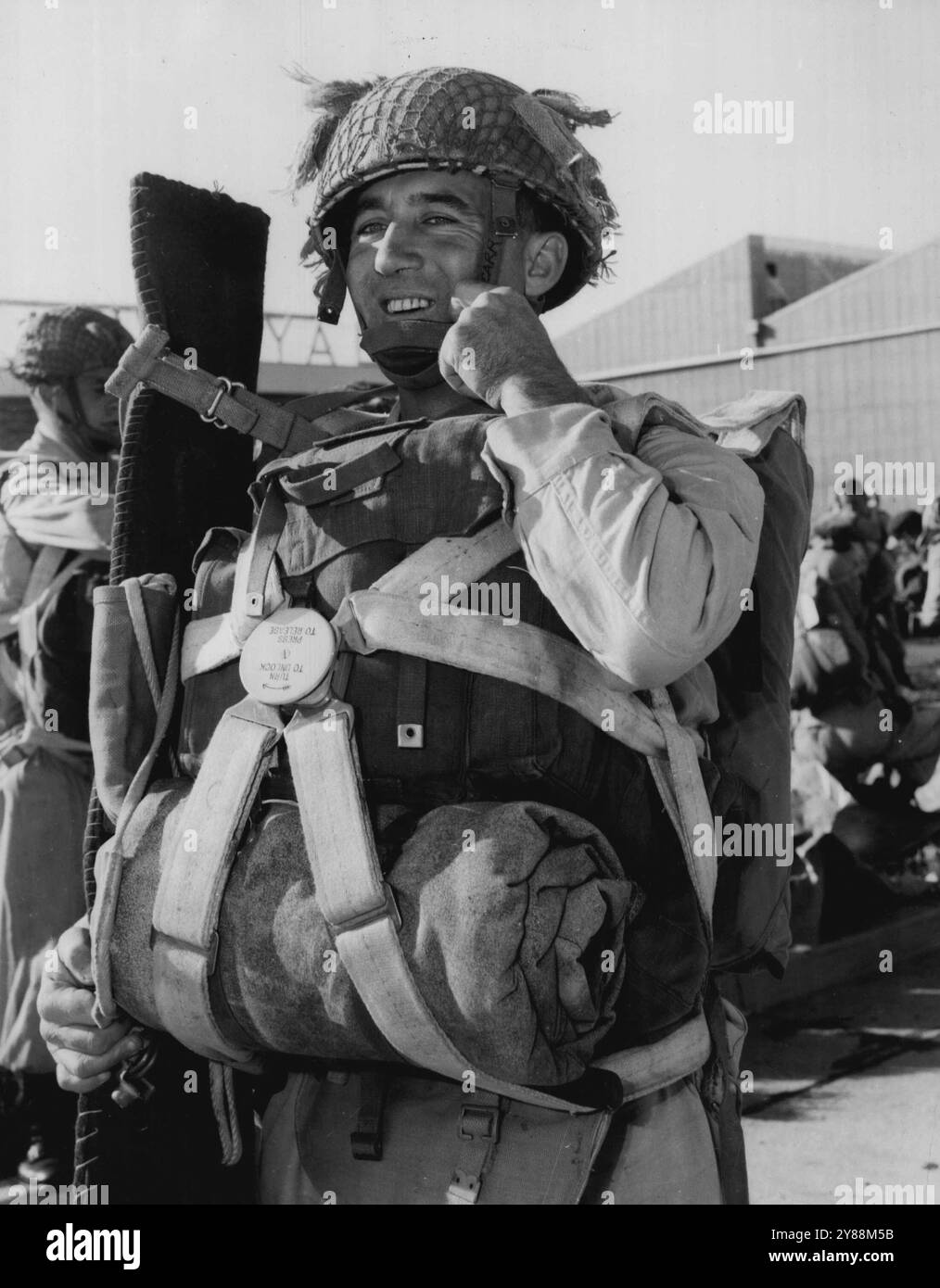 Aviation 932B - Australia Paratroops (See Also: Australian Army File ...