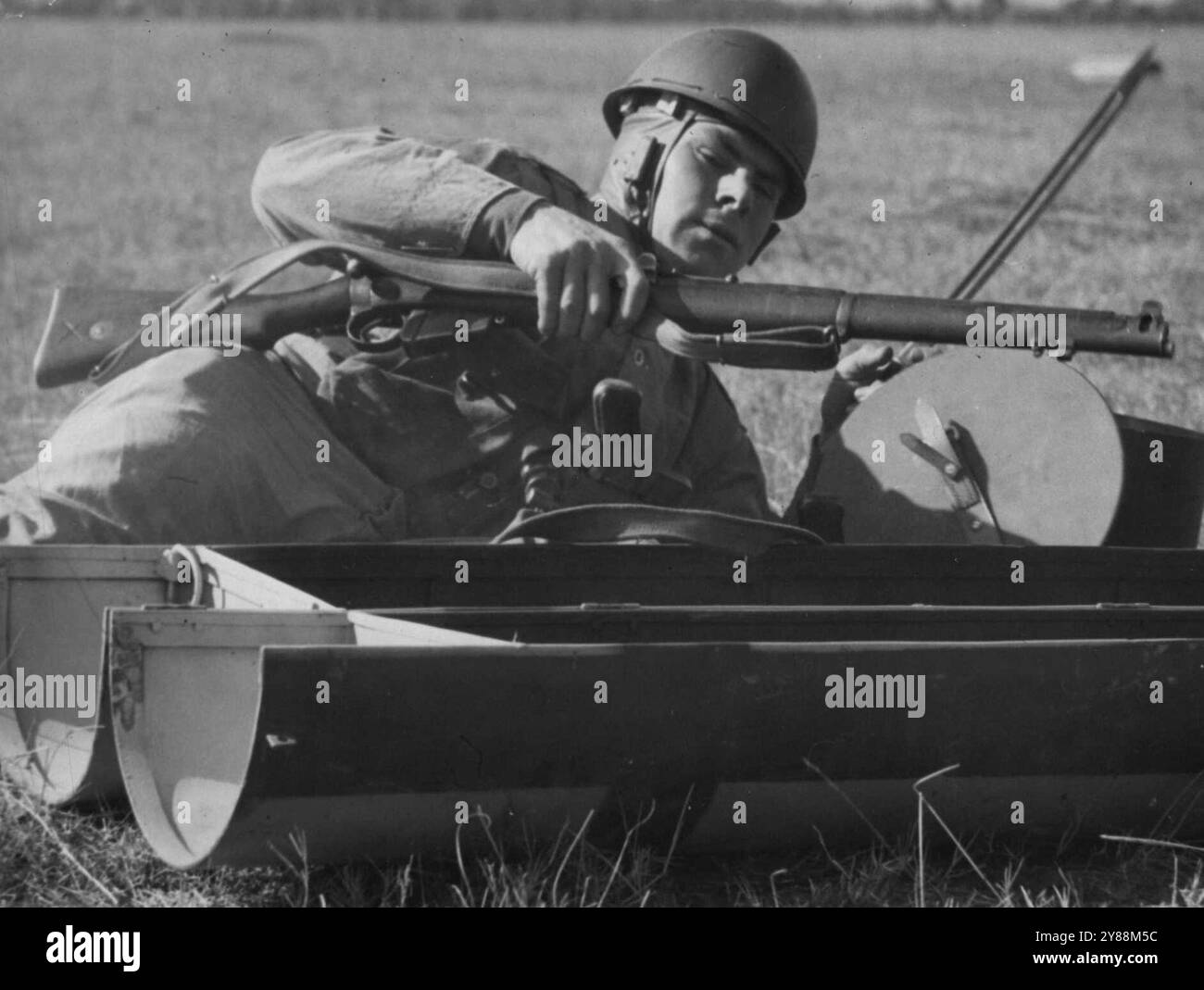 Aviation 932B - Australia Paratroops (See Also: Australian Army File ...