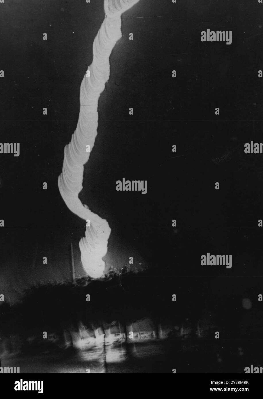 Lightning In New Form -- The amazing photograph of lightning obtained ...