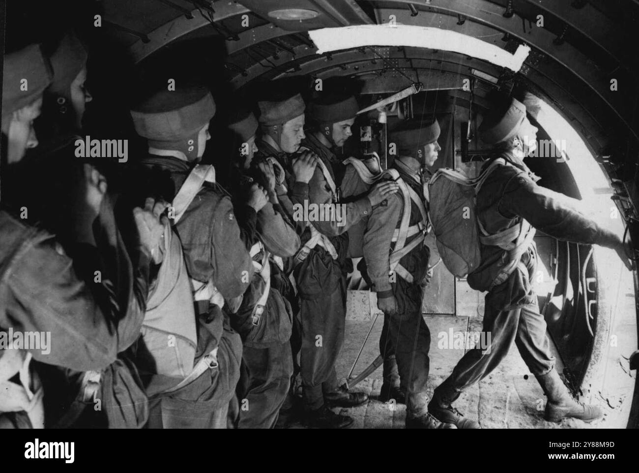 Exiled Norway Stands To Arms - Paratroopers preparing to leave the ...