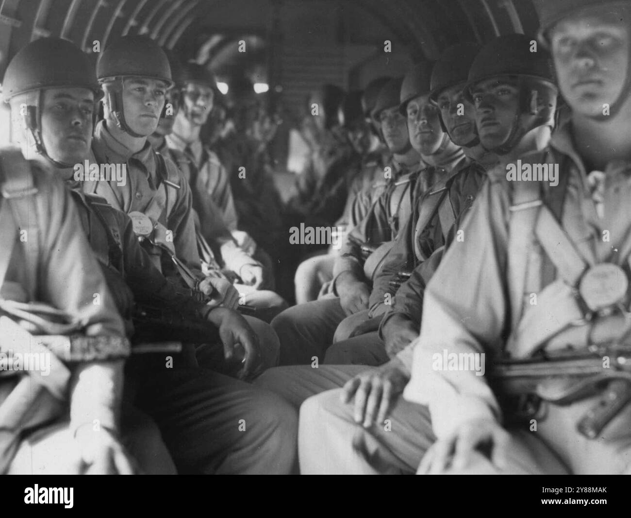 Aviation 932B - Australia Paratroops (See Also: Australian Army File ...