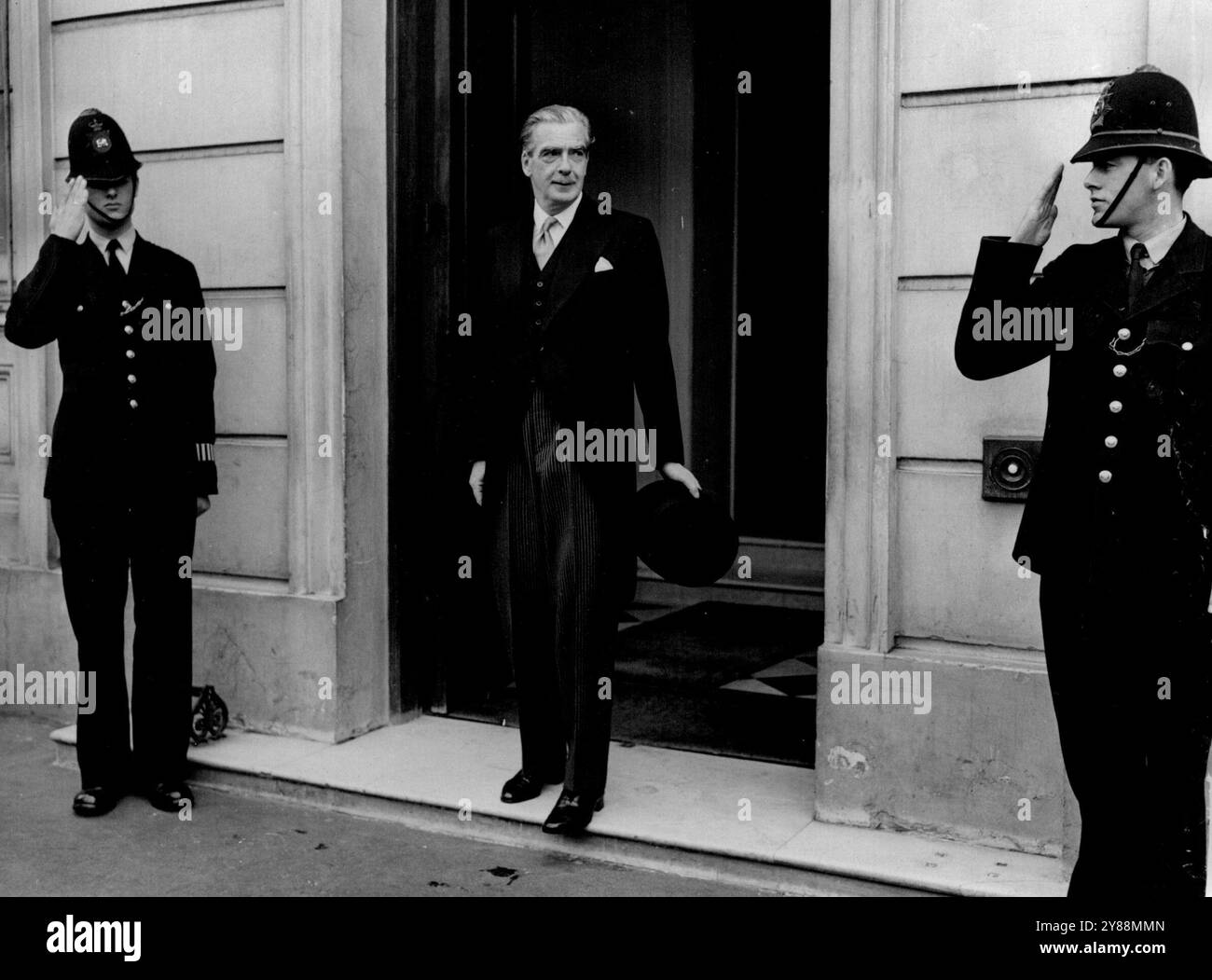 Sir Anthony - Premier -- Sir Anthony Eden leaving his official ...
