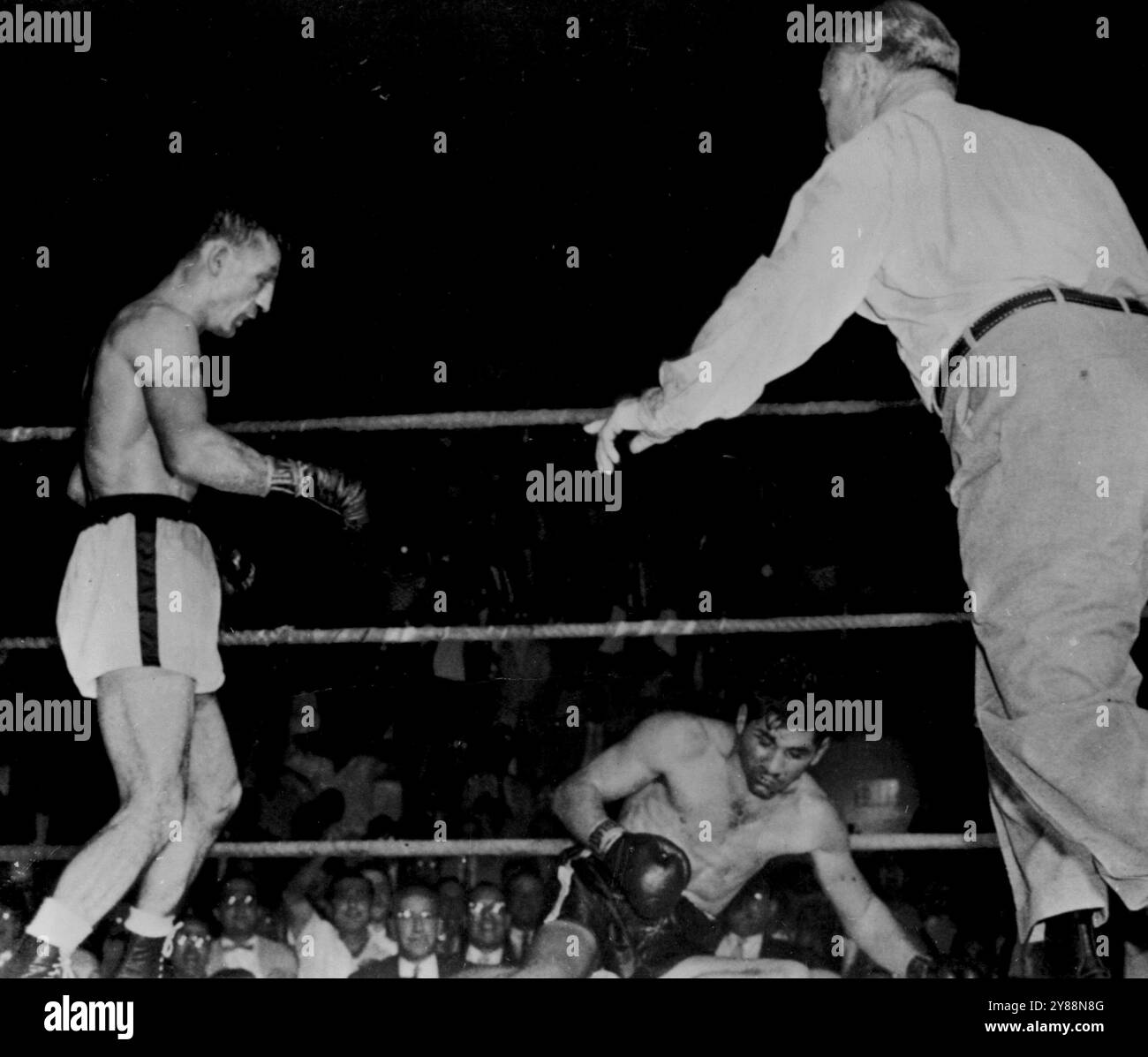 Carmen basilio and tony de marco 1955 hi-res stock photography and ...