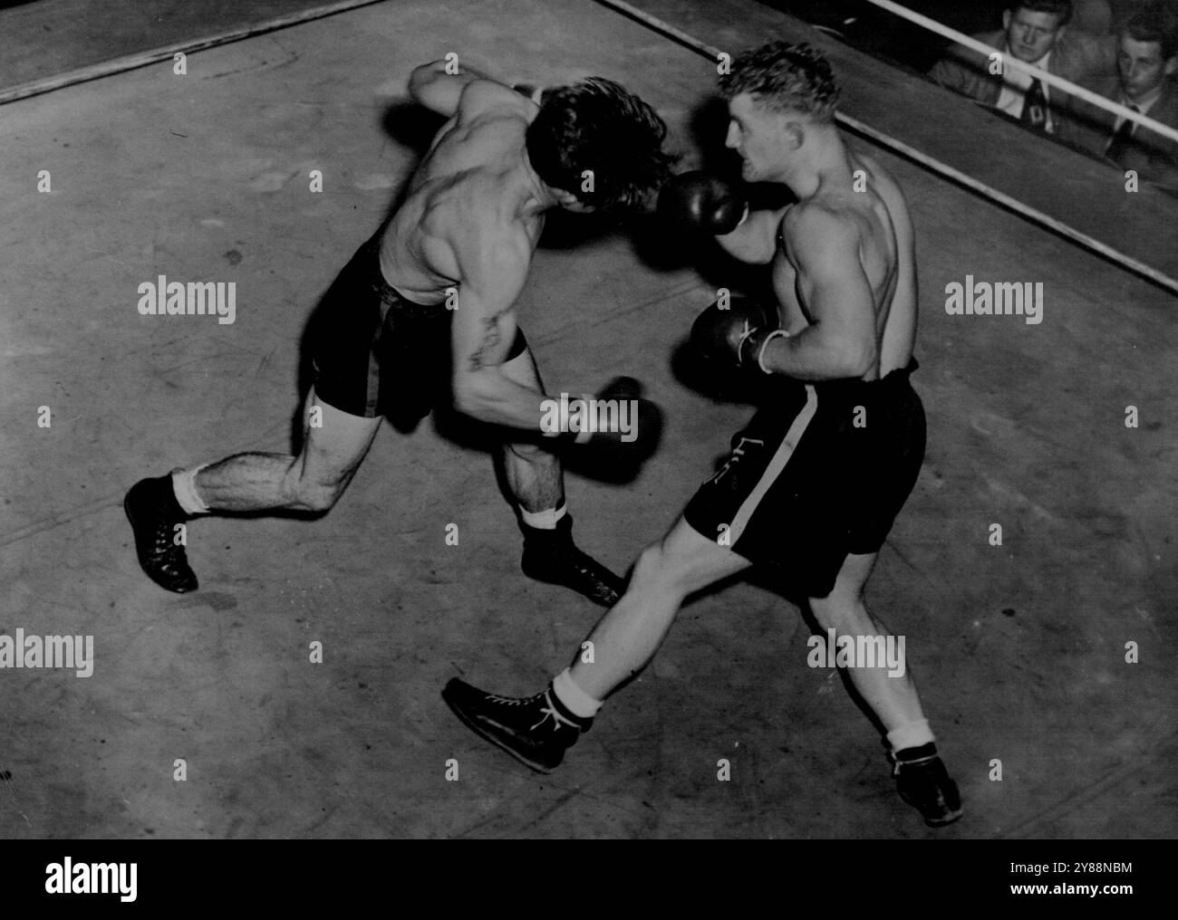 Sydney Lightweight -- George Barnes (left) steps in to attack Victorian ...
