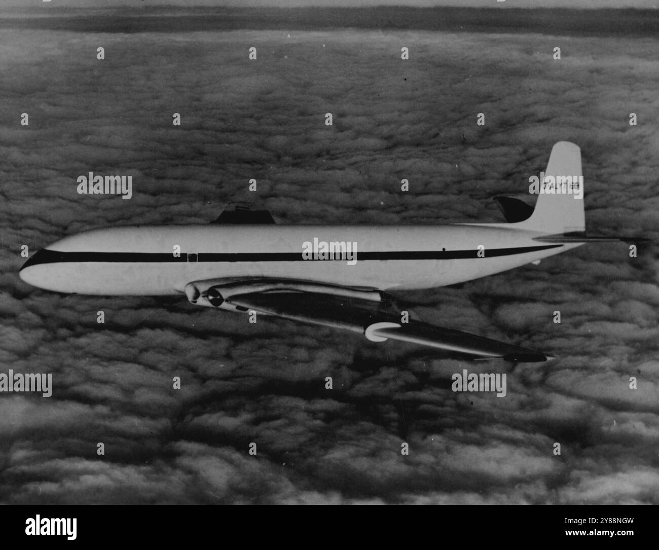 More Powerful "Comet" Jet Airliner: Makes Successful Maiden Flight ...